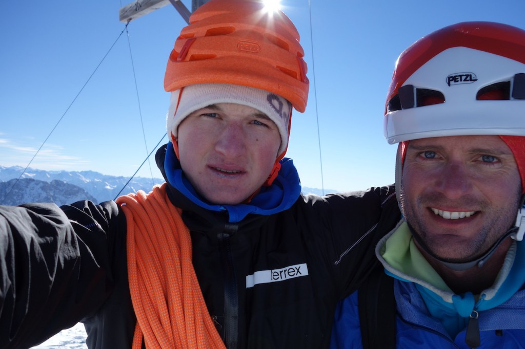 Michi Wohlleben und Joachim Feger begehen Optimist (M6) an der der ...